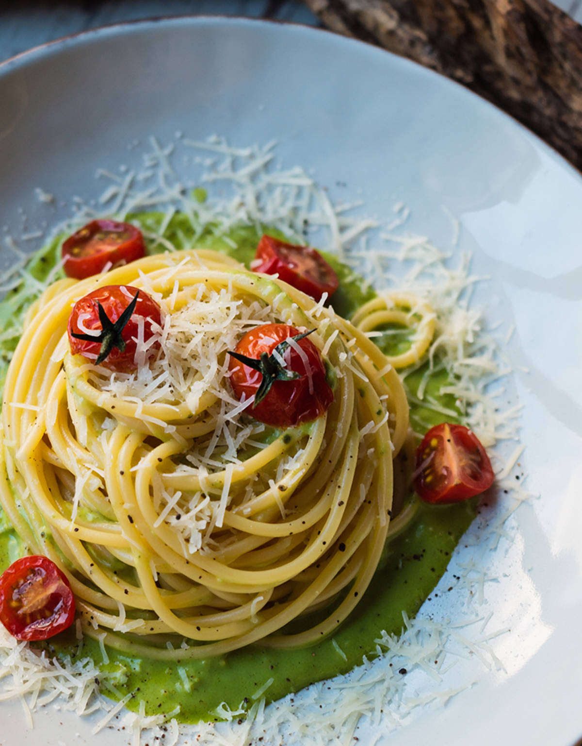 Spaghetti mit Avocado-Limetten-Sauce und Ofentomaten | ALDI SÜD Rezepte
